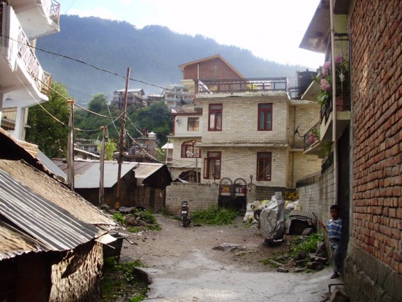 Manali - land of marijuana and green mountains in Himachal Pradesh ...
