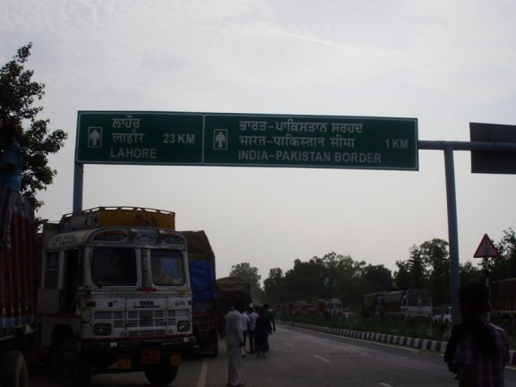 How India Pakistan border crossing ceremony look like? - Path is my goal